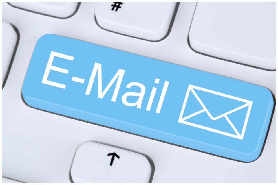 Lingua Italiana, si scrive email o mail? L’errore che tutti facciamo ...